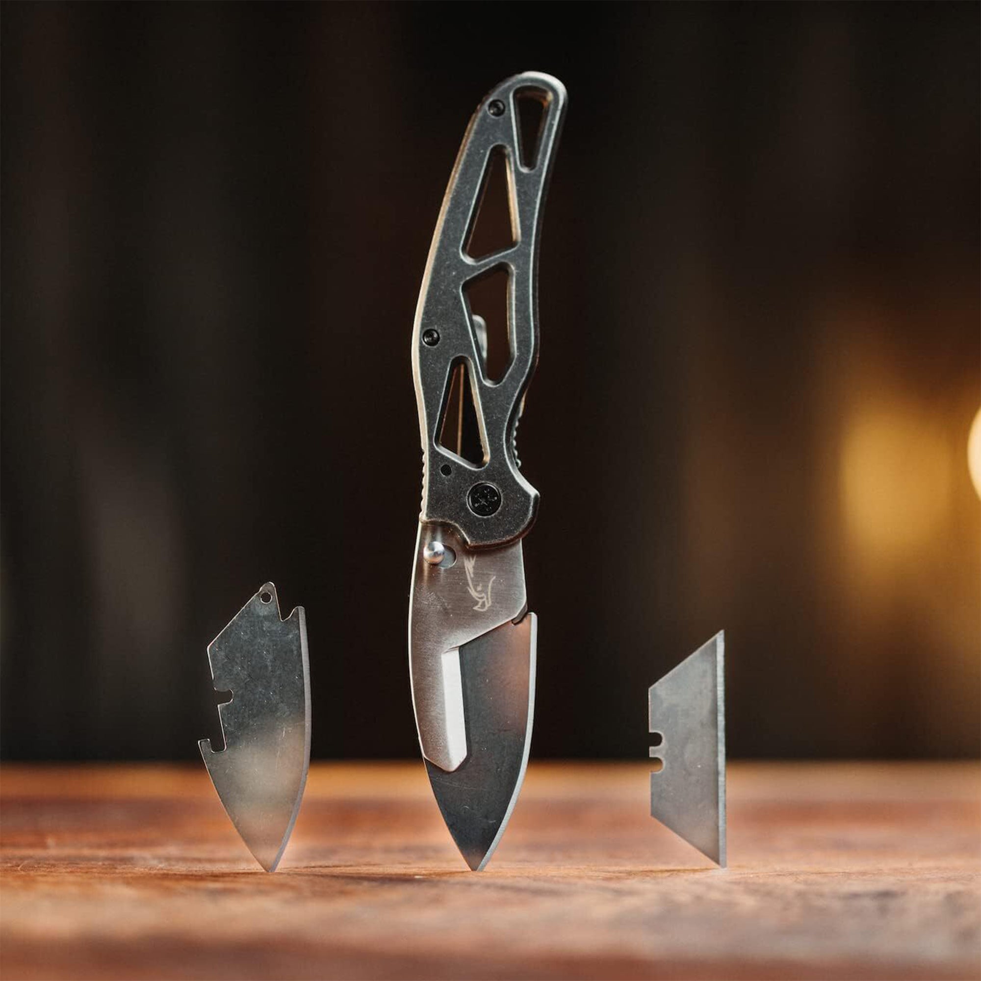 RAZORBACK Signature Folding Knife, 9 Interchangeable Blades - Battlbox.com